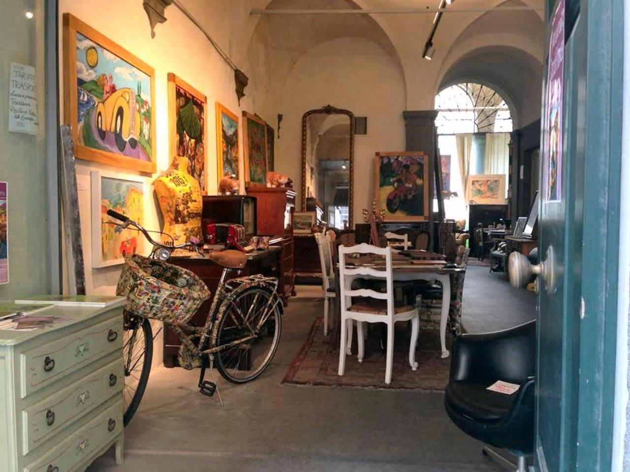 Locale commerciale in vendita a Lucca