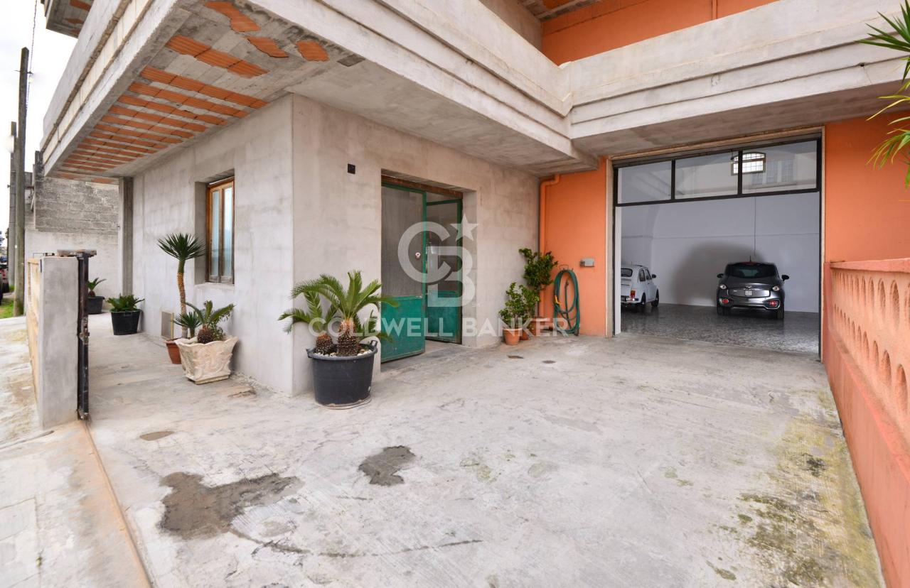 Magazzino in vendita a Spongano