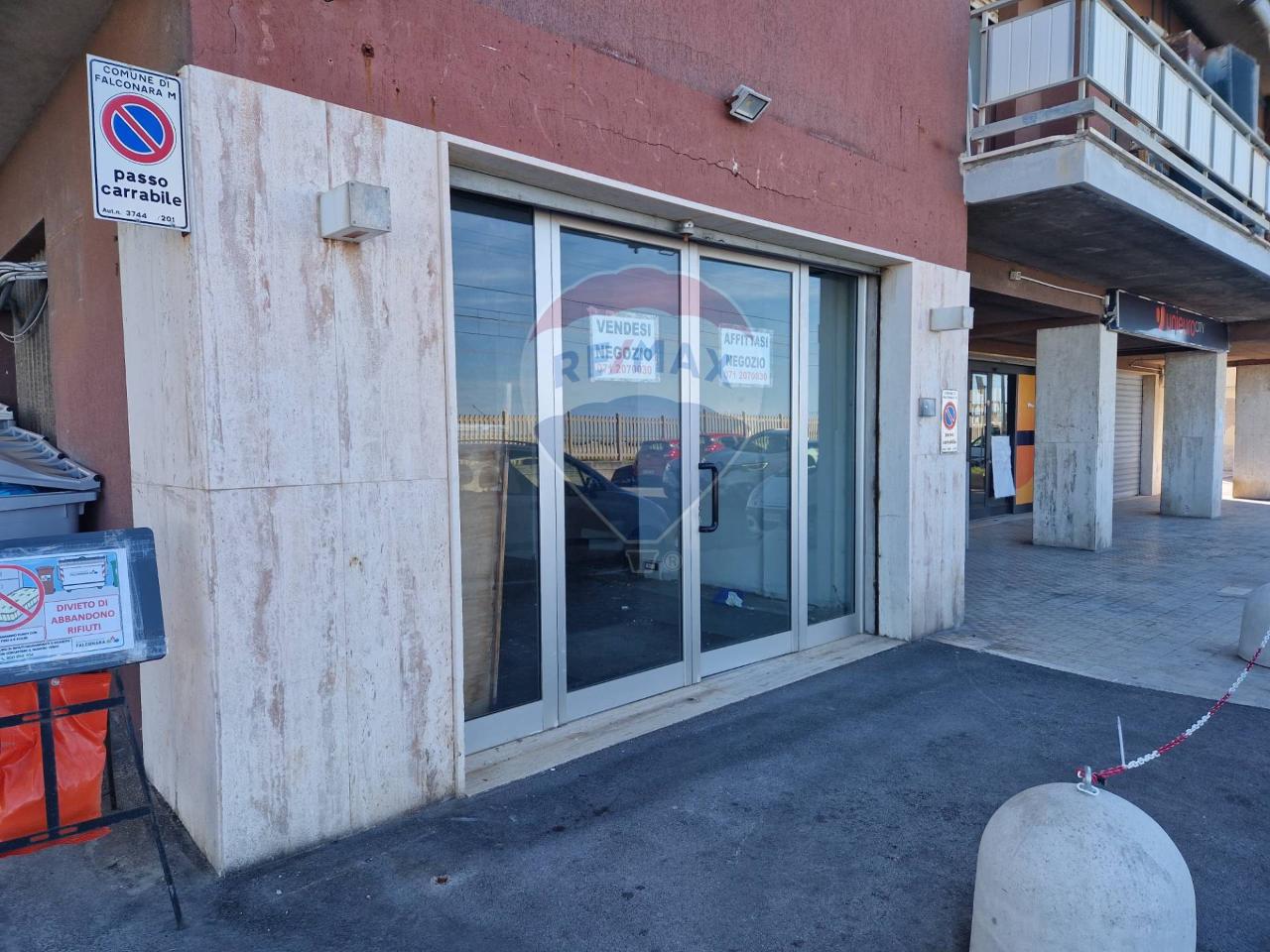 Negozio in affitto a Falconara Marittima