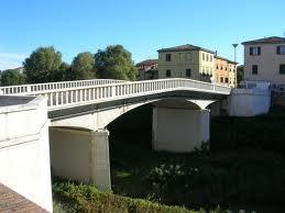 Locale commerciale in vendita a Pontedera