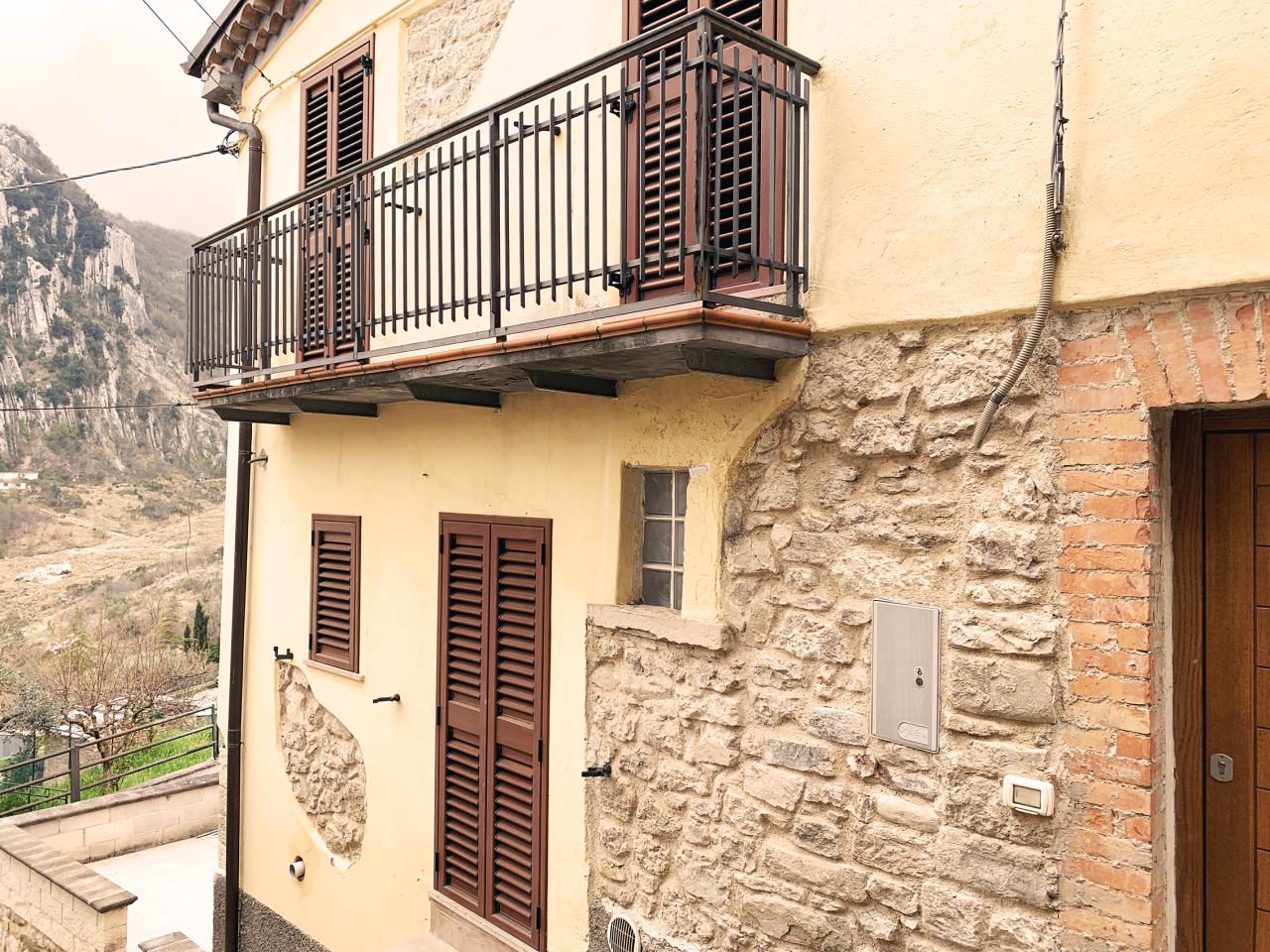 Casa indipendente in vendita a Pennadomo