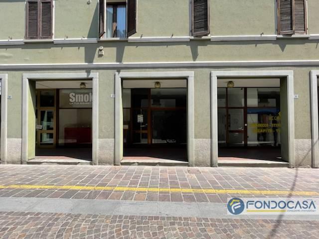 Esercizio commerciale in affitto a Coccaglio
