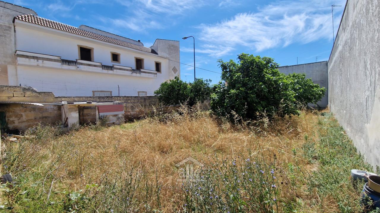 Terreno edificabile residenziale in vendita a Lizzanello