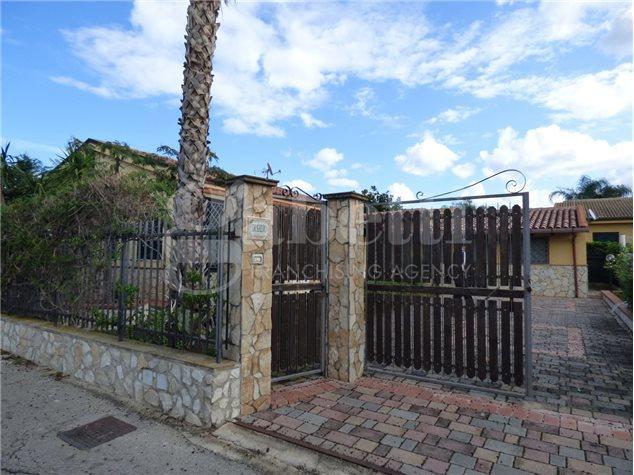 Villa in vendita a Campofelice Di Roccella