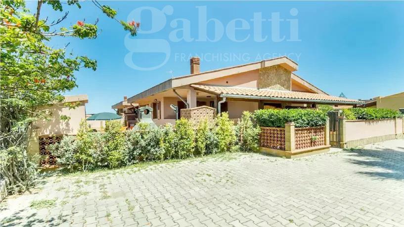 Villa in vendita a Campofelice Di Roccella