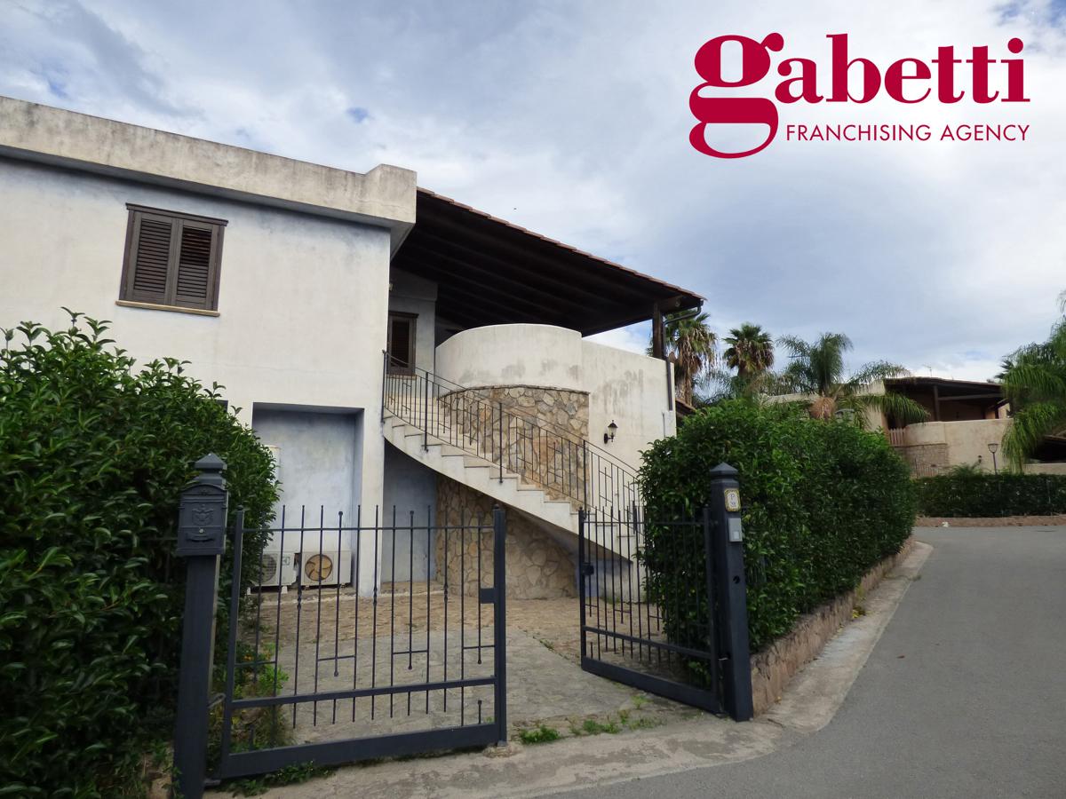 Appartamento in vendita a Campofelice Di Roccella