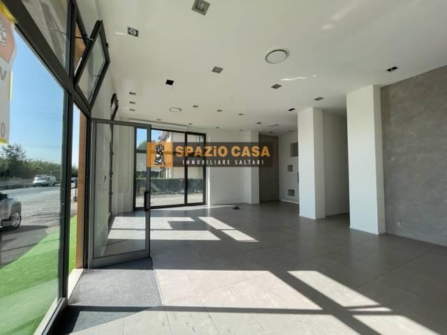 Esercizio commerciale in vendita/affitto a Morrovalle