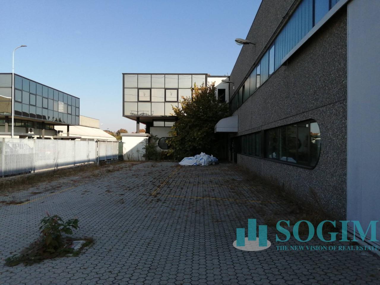 Capannone in vendita a Assago