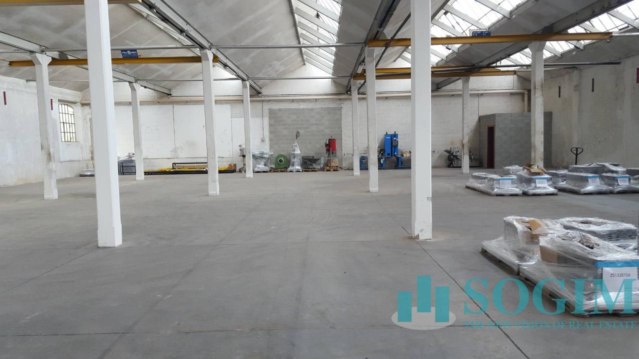 Capannone in vendita a Besana In Brianza