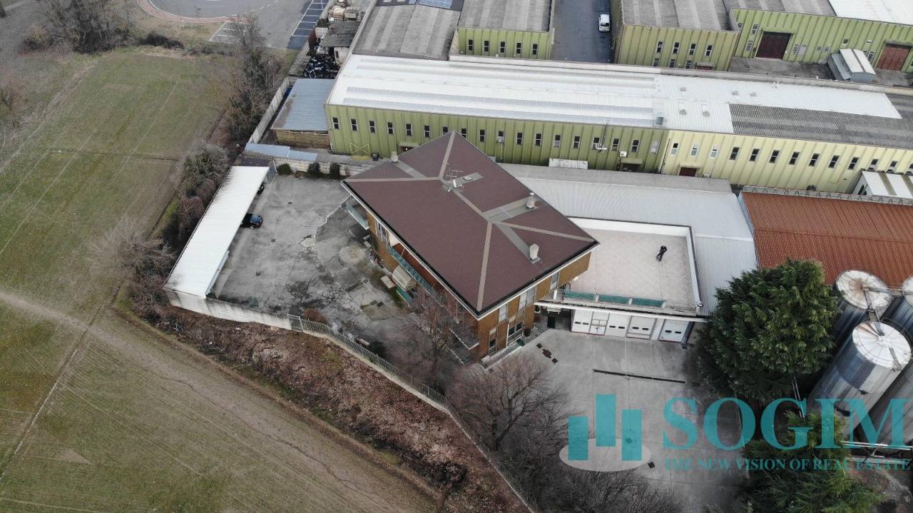 Capannone in vendita a Locate Di Triulzi