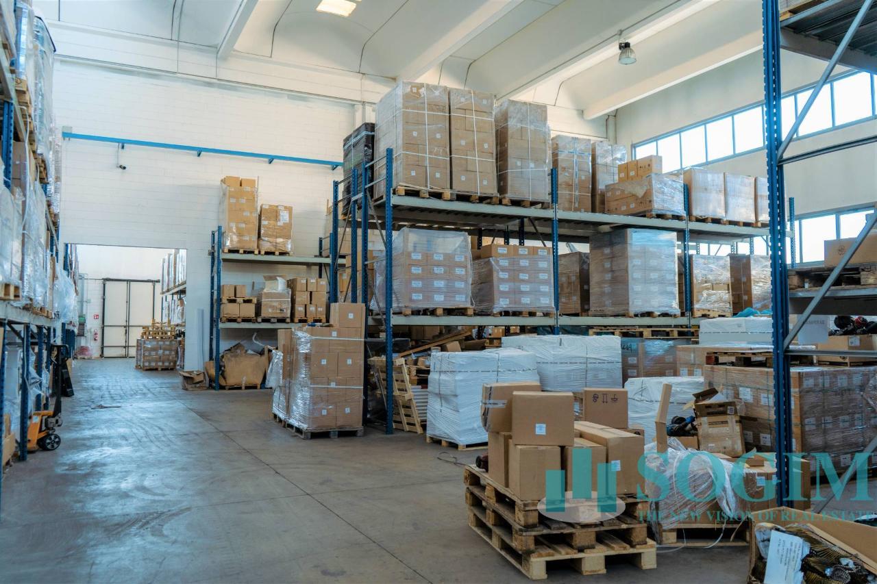 Capannone in vendita a Agrate Brianza