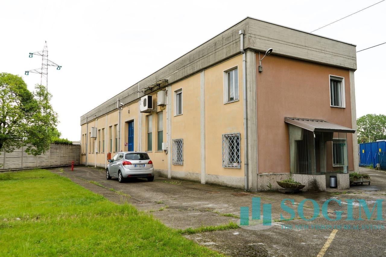 Capannone in vendita a Peschiera Borromeo