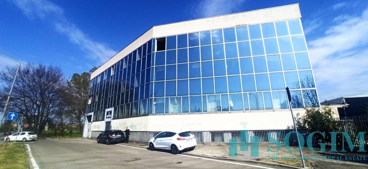 Capannone in vendita a Peschiera Borromeo