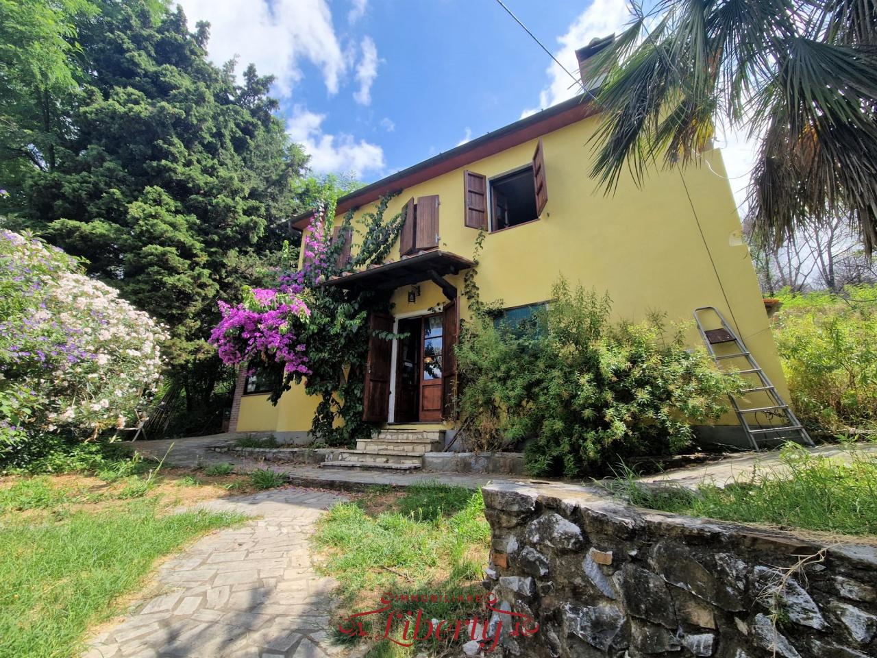 Terreno con rustico in vendita a Massarosa