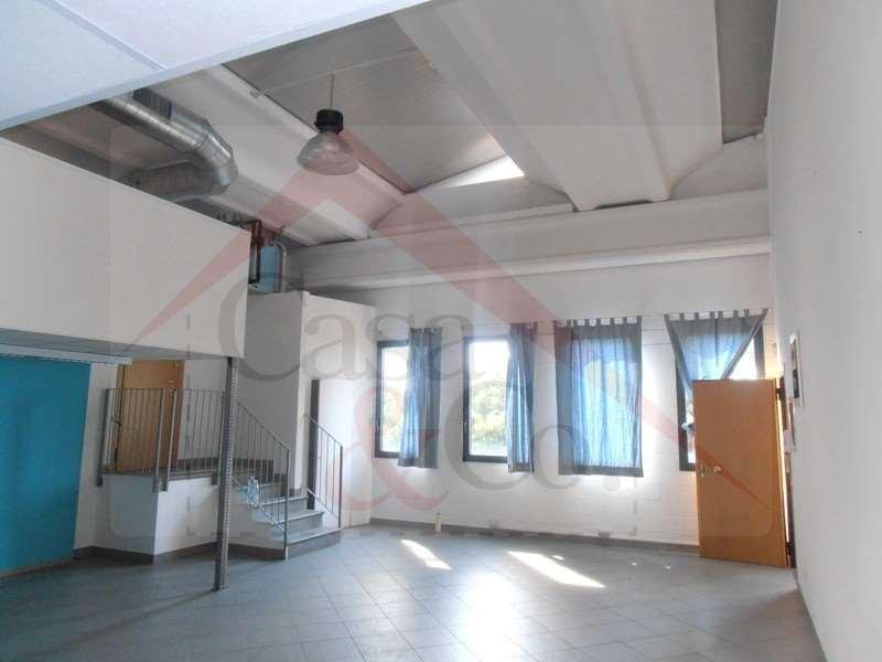 Palazzina commerciale in affitto a Modena