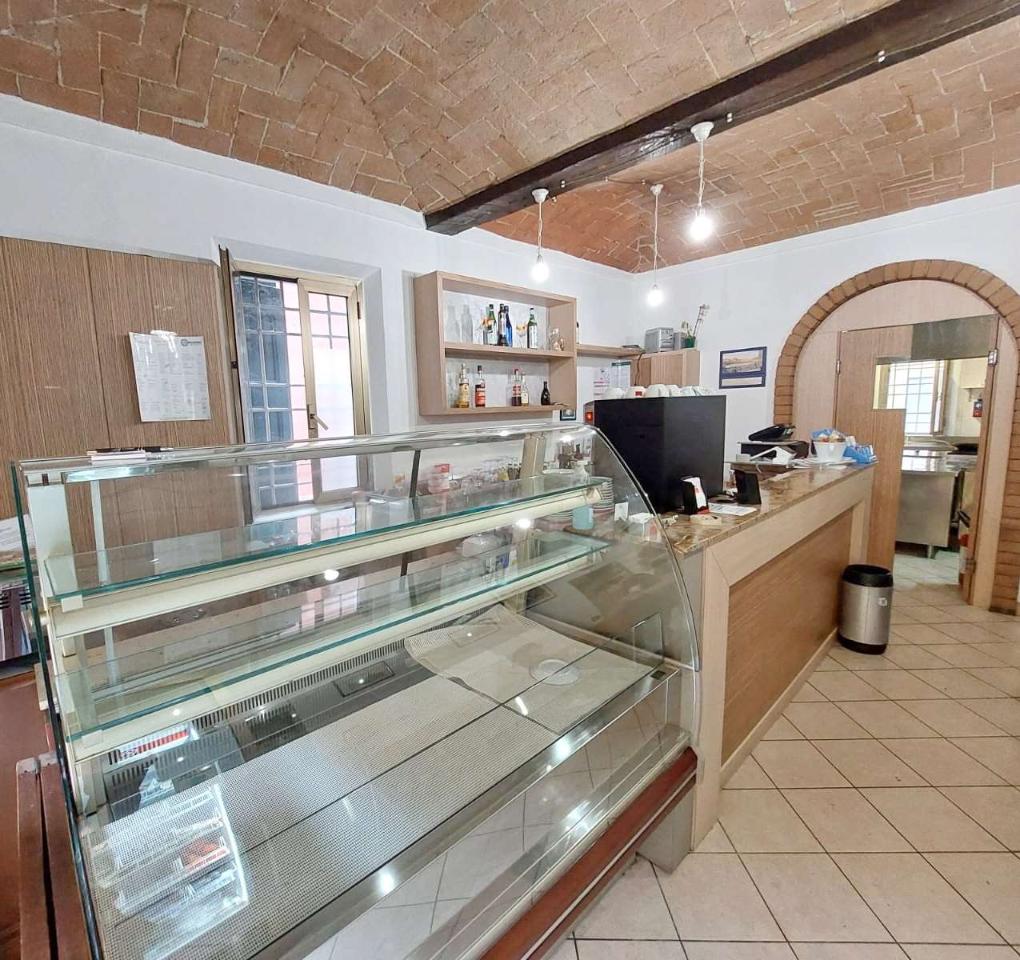 Negozio in affitto a Modena