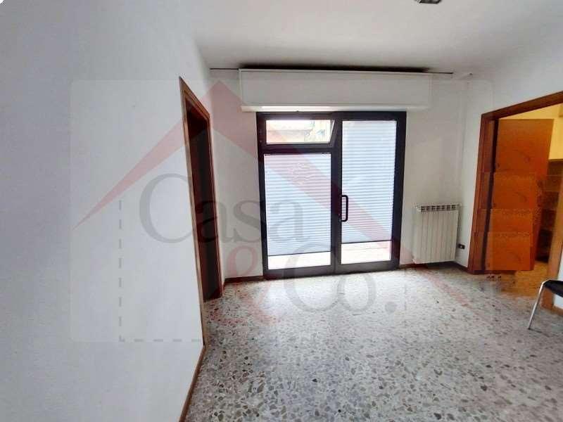 Negozio in affitto a Modena
