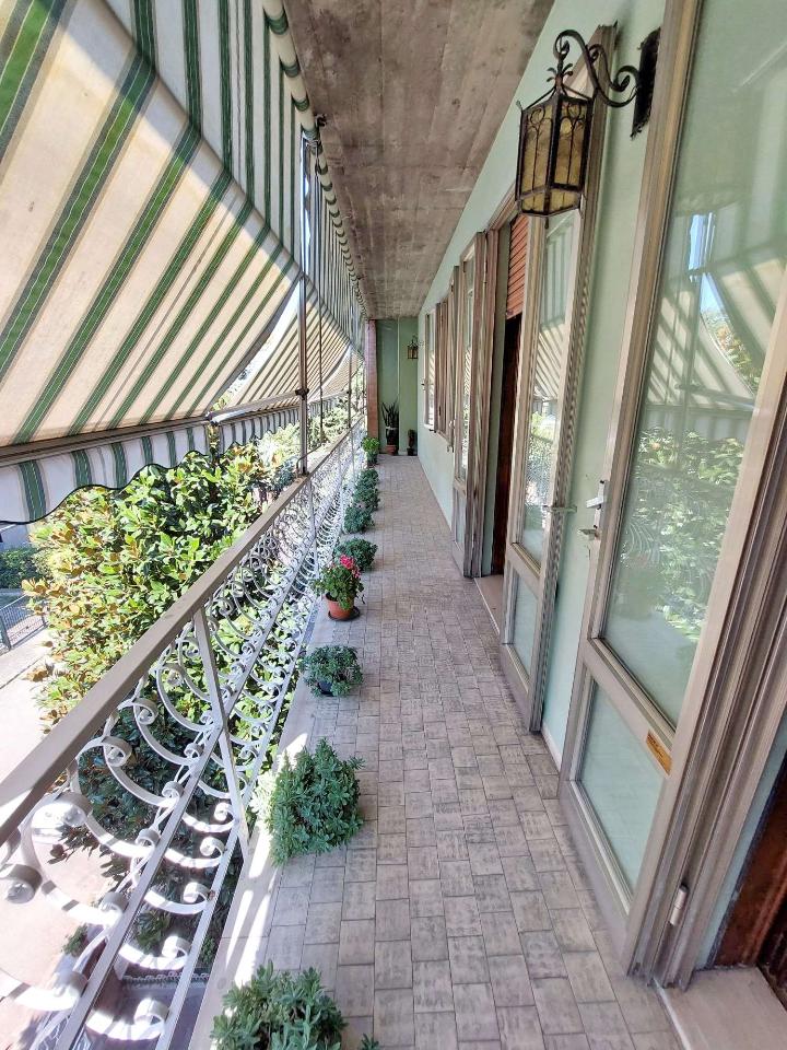 Villa bifamiliare in vendita a Modena