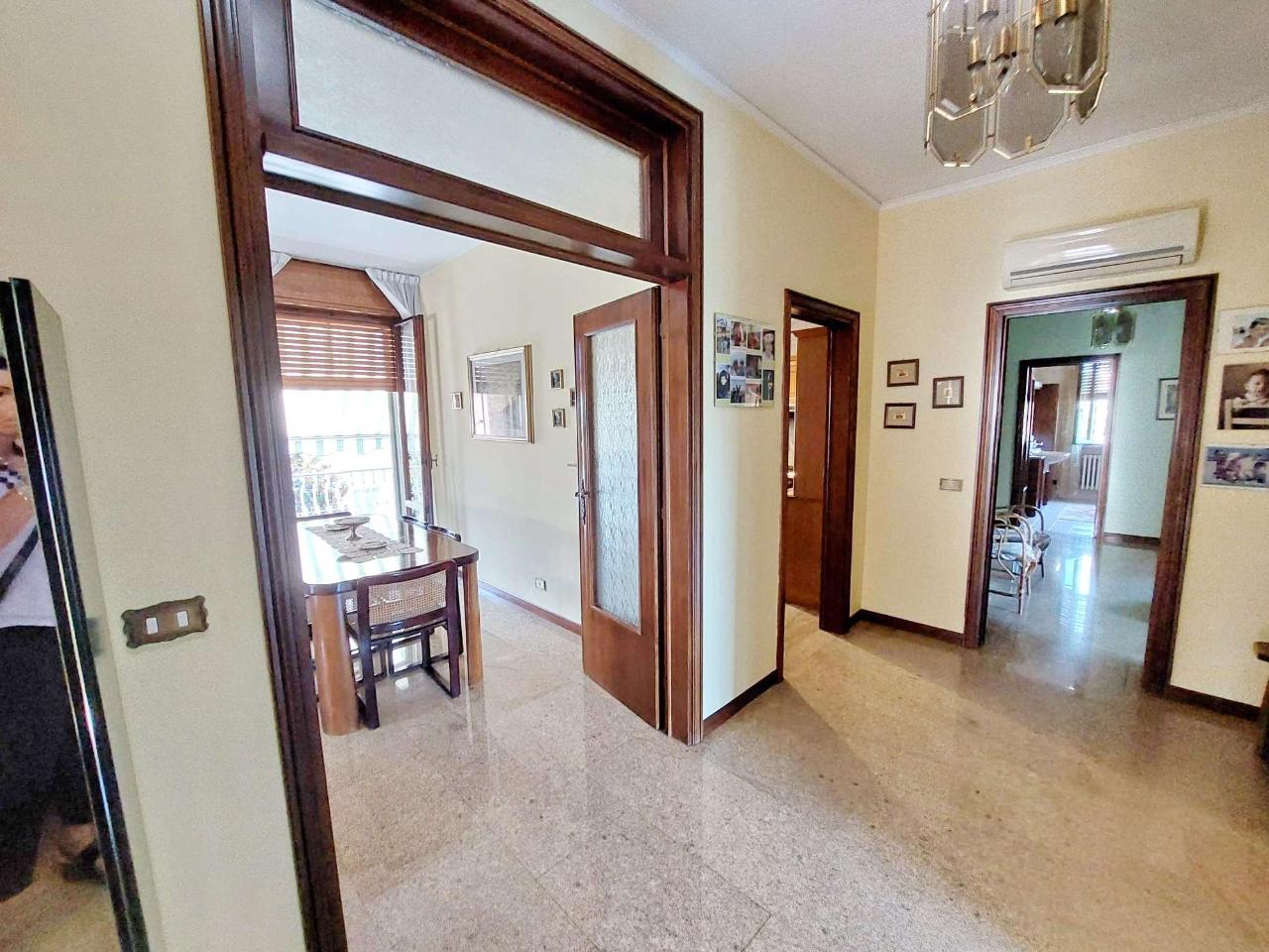 Villa bifamiliare in vendita a Modena