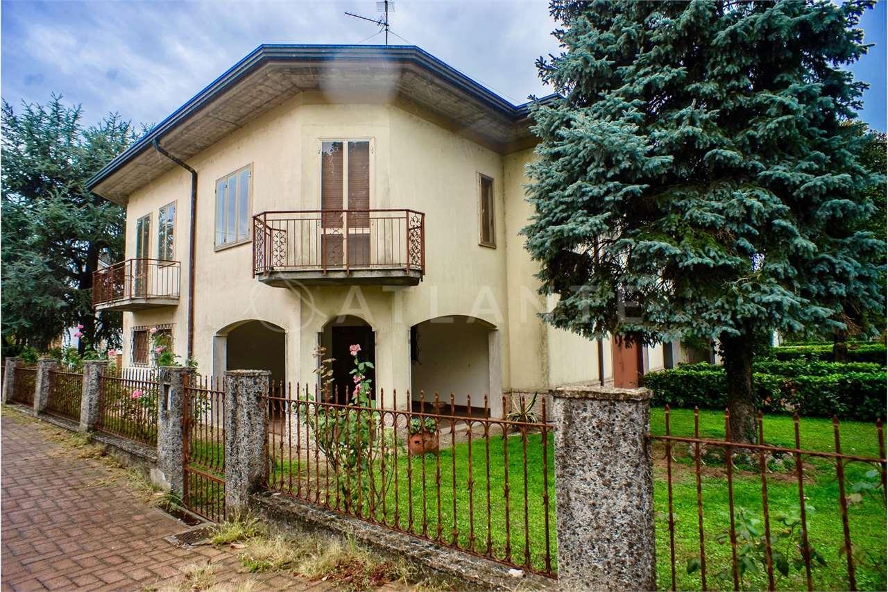 Villa bifamiliare in vendita a Marmirolo