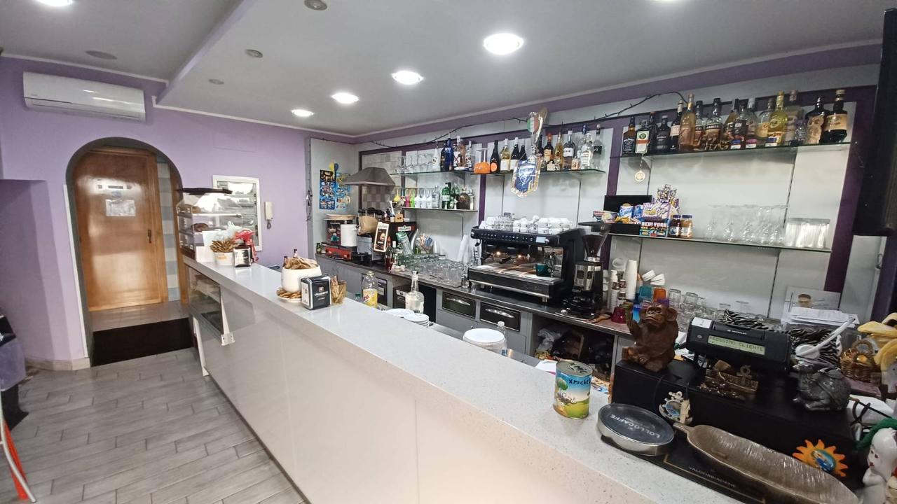 Esercizio commerciale in vendita a Vallecorsa