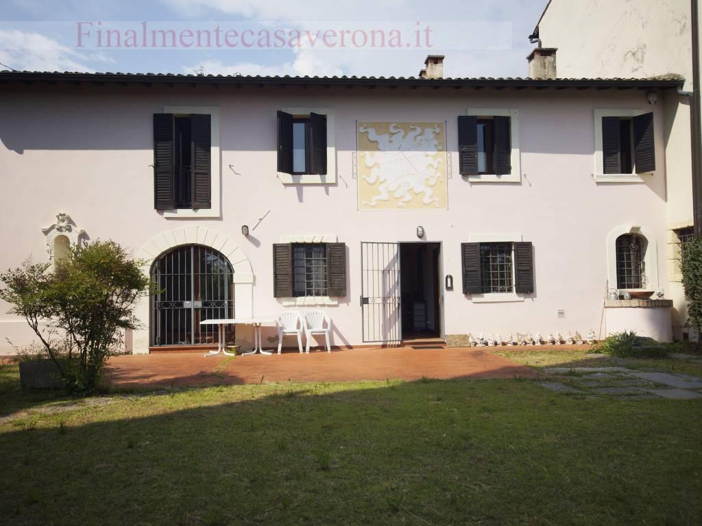 Casa indipendente in affitto a Verona