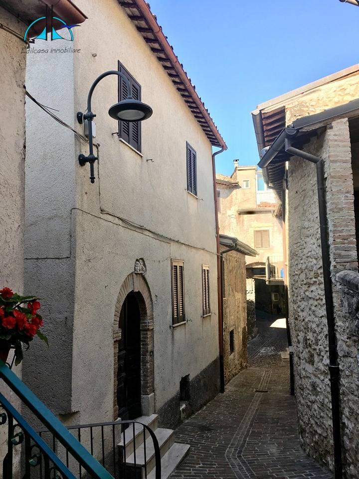 Appartamento in vendita a Toffia