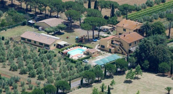 Palazzina commerciale in vendita a Cecina