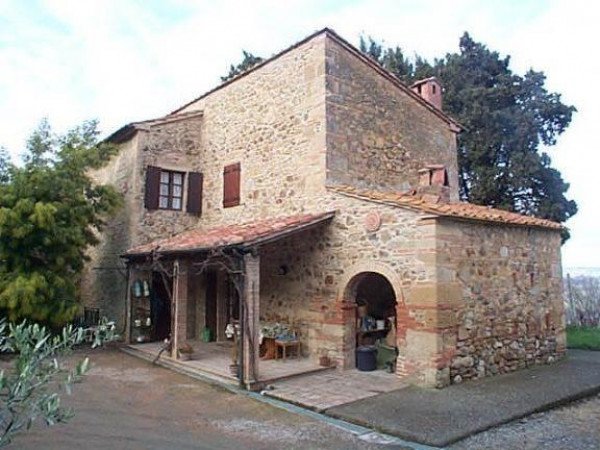 Palazzina commerciale in vendita a Pomarance