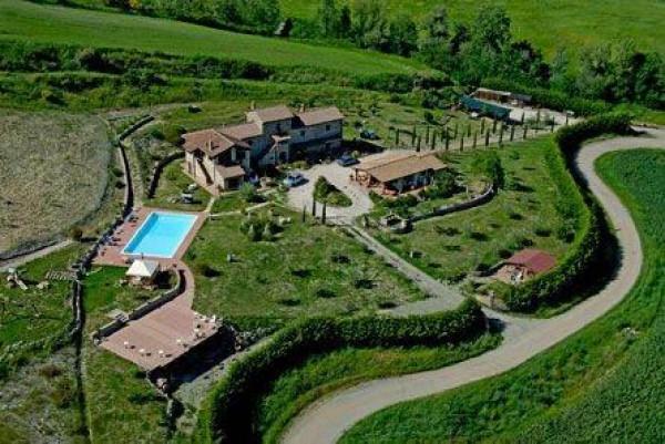 Palazzina commerciale in vendita a Montecatini Val Di Cecina