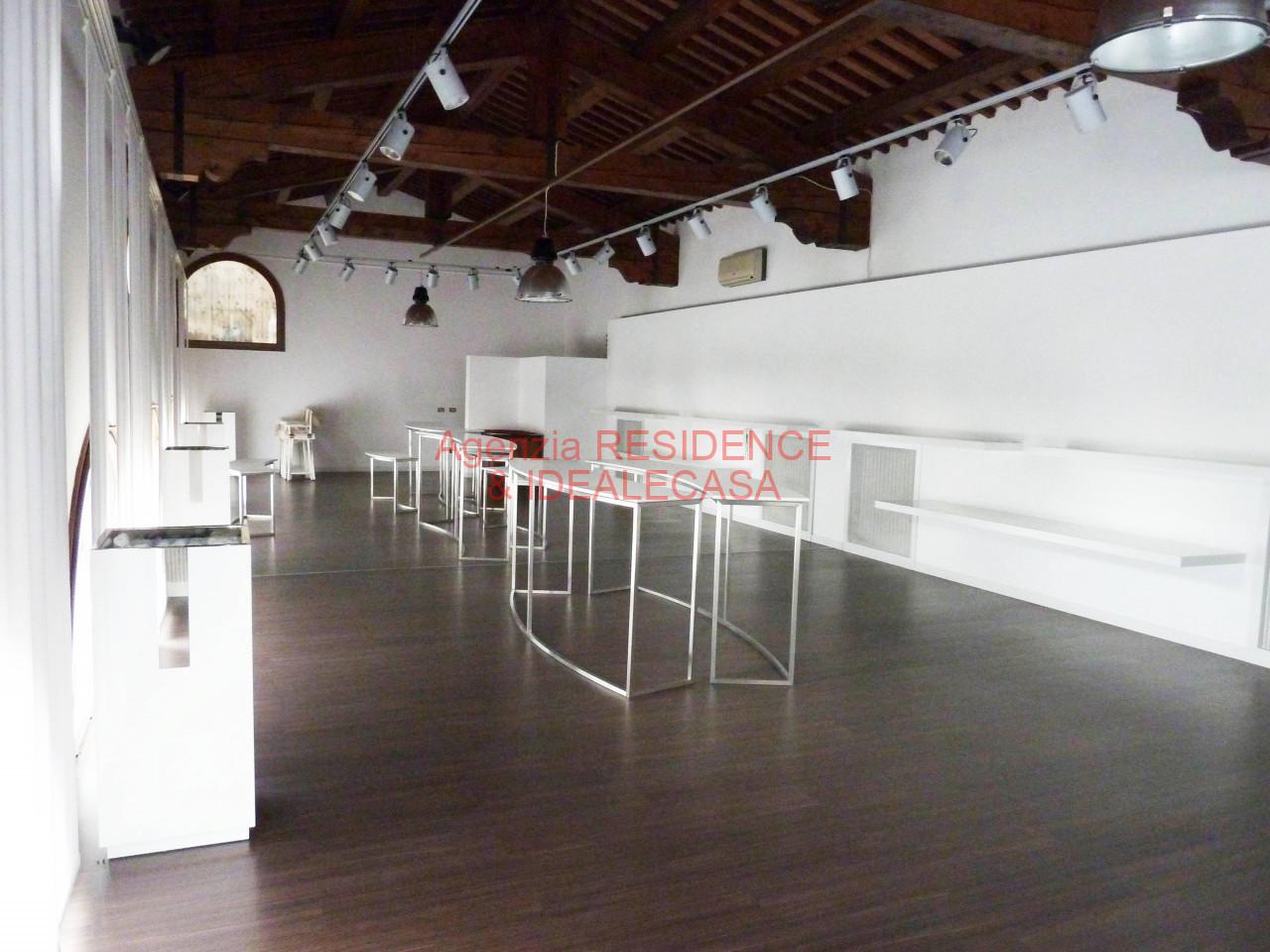 Esercizio commerciale in affitto a Vigonza