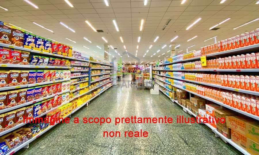 Esercizio commerciale in vendita a Castignano