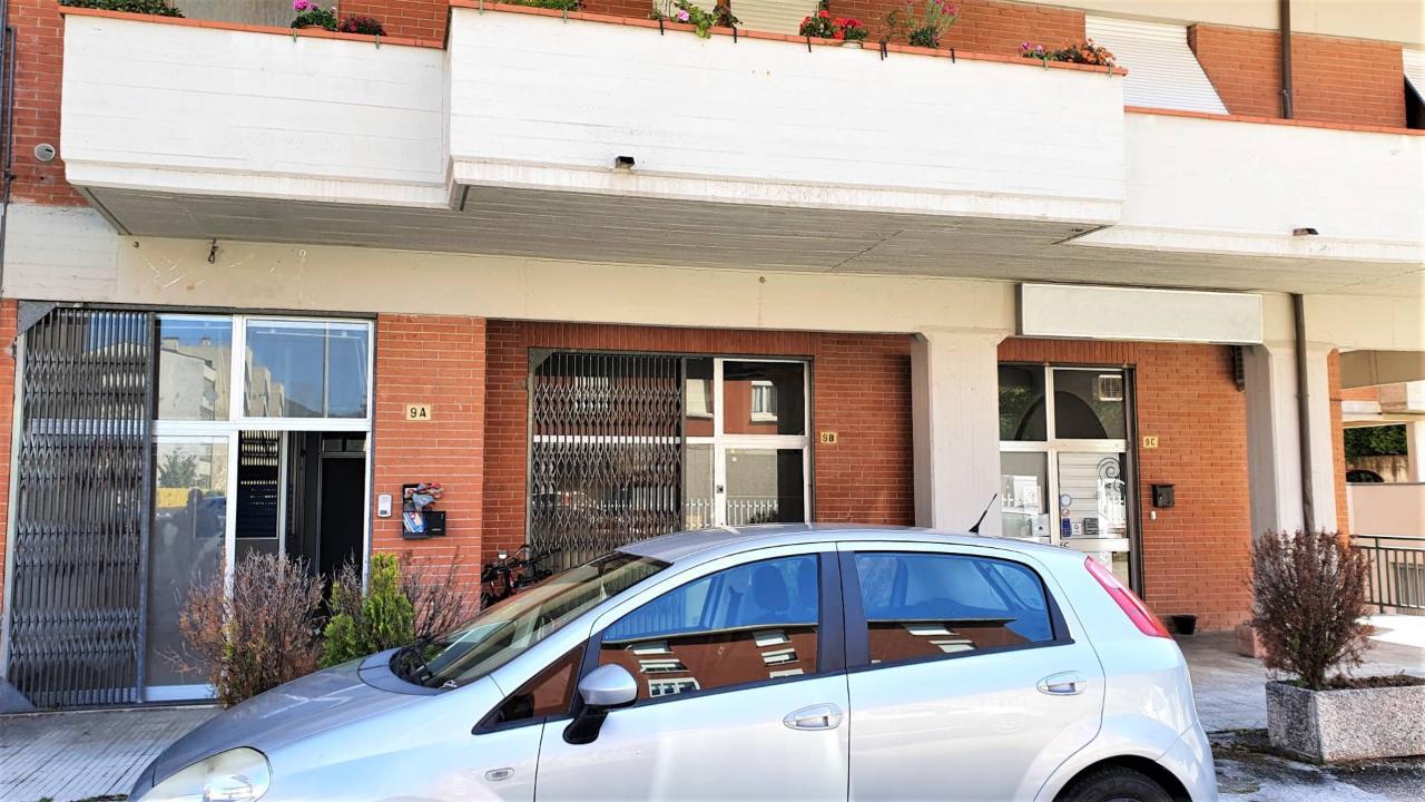 Negozio in affitto a Fabriano