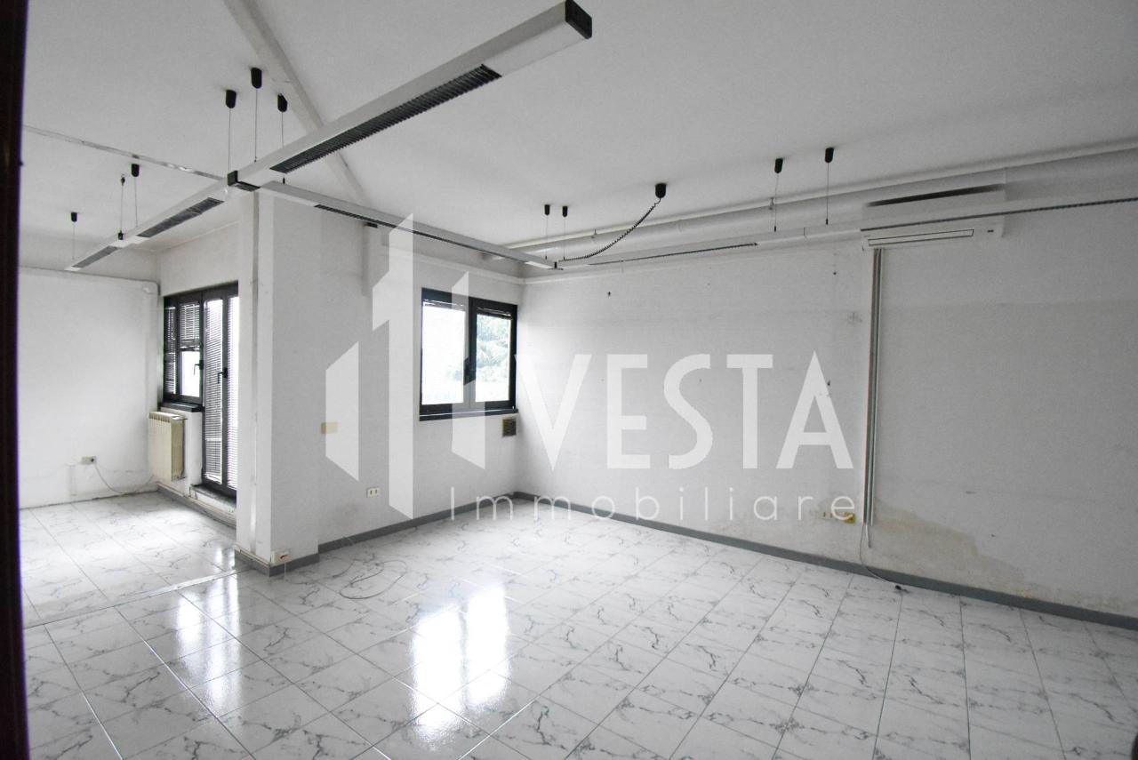 Ufficio in affitto a Merate