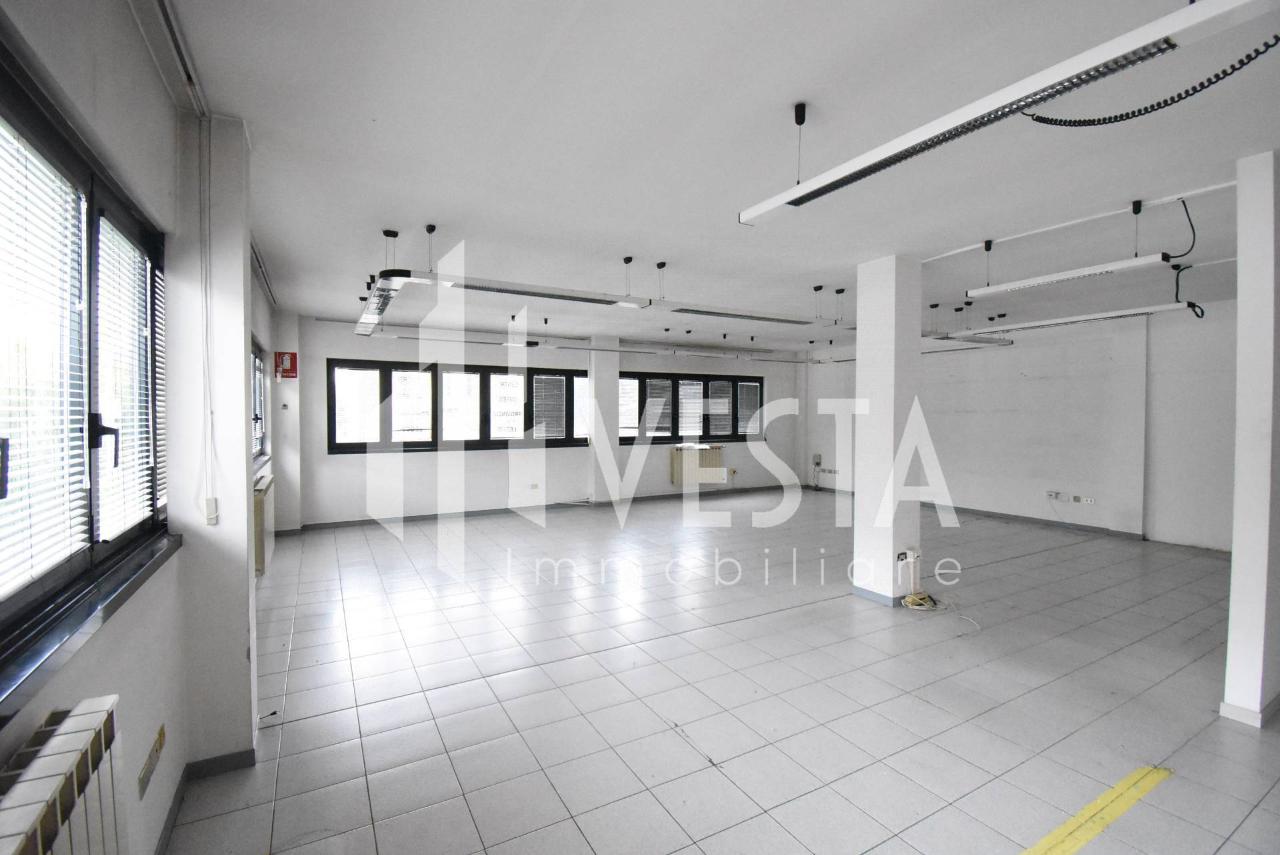 Ufficio in affitto a Merate