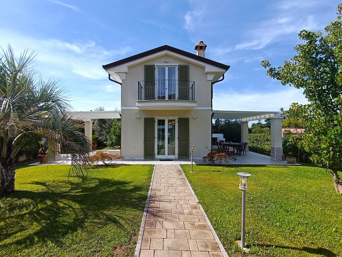 Villa in vendita a Carrara