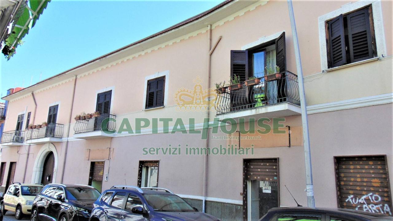 Locale commerciale in vendita a Baiano