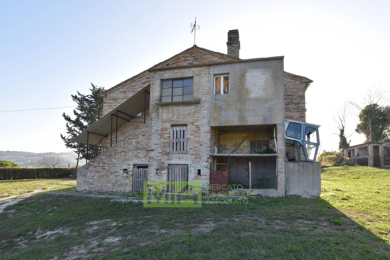 Rustico in vendita a Monterubbiano