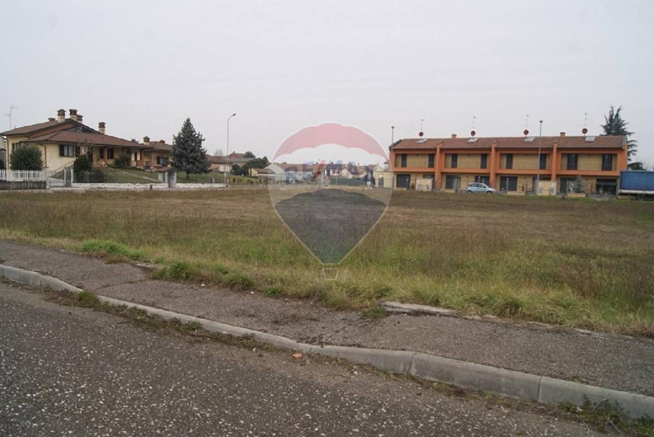 Terreno edificabile in vendita a Pieve Porto Morone