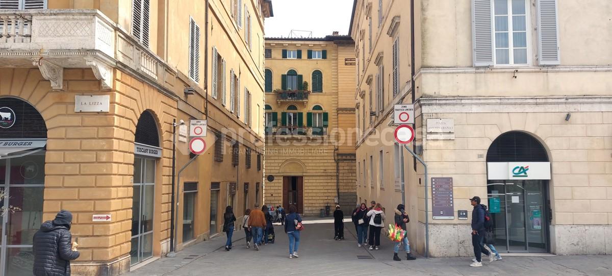 Negozio in affitto a Siena