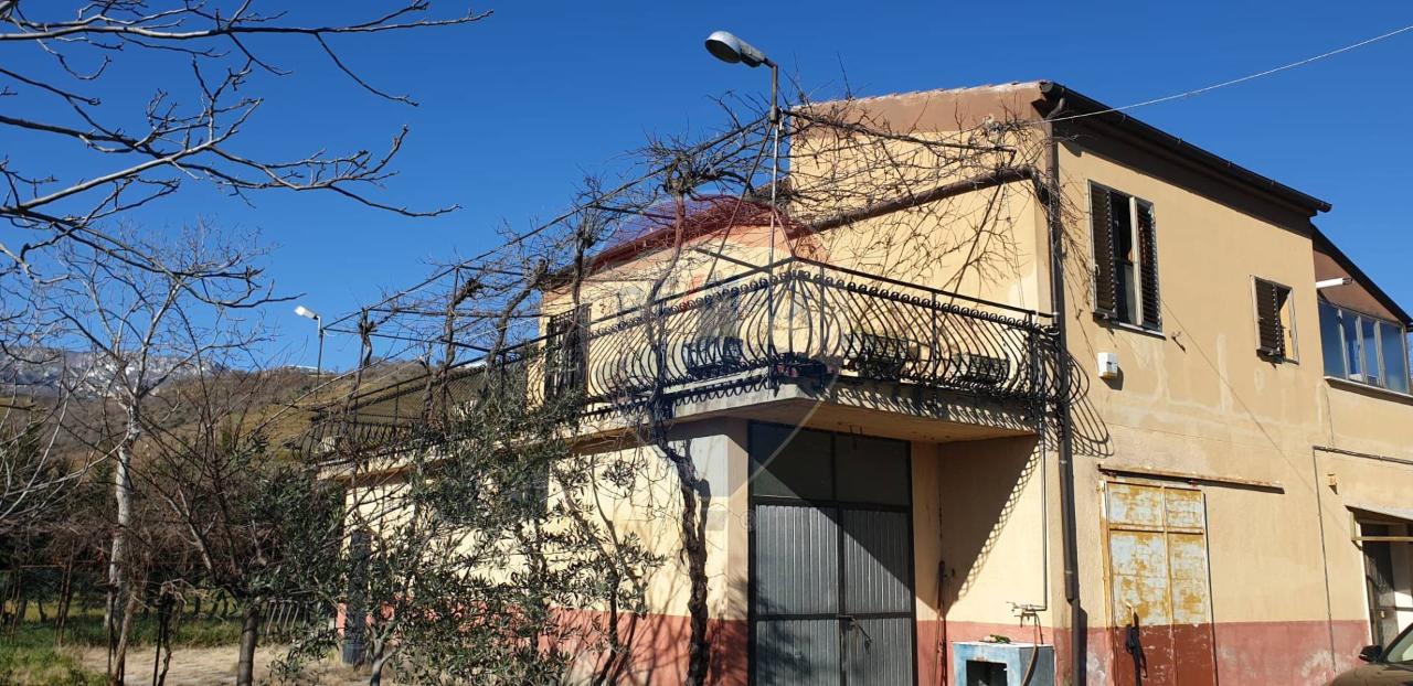 Rustico in vendita a Castiglione A Casauria