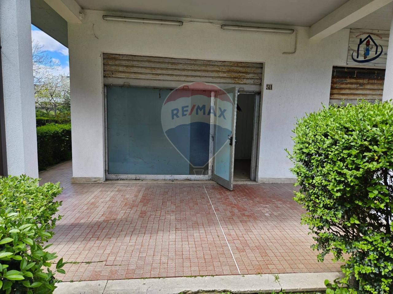 Esercizio commerciale in vendita a Silvi