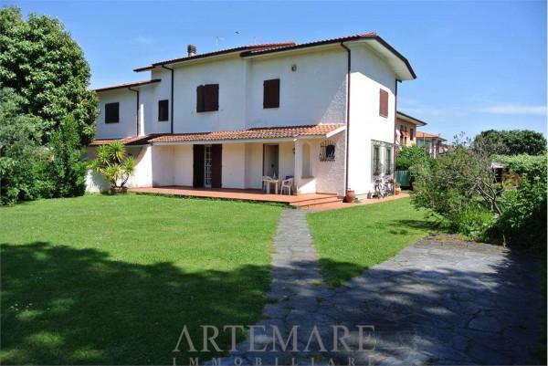 Villa bifamiliare in vendita a Seravezza