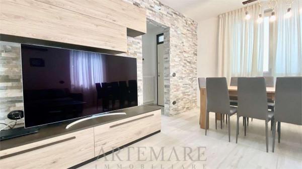 Villa bifamiliare in affitto a Forte Dei Marmi