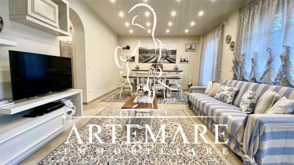 Villa bifamiliare in affitto a Forte Dei Marmi