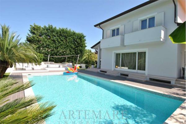 Villa in vendita a Forte Dei Marmi