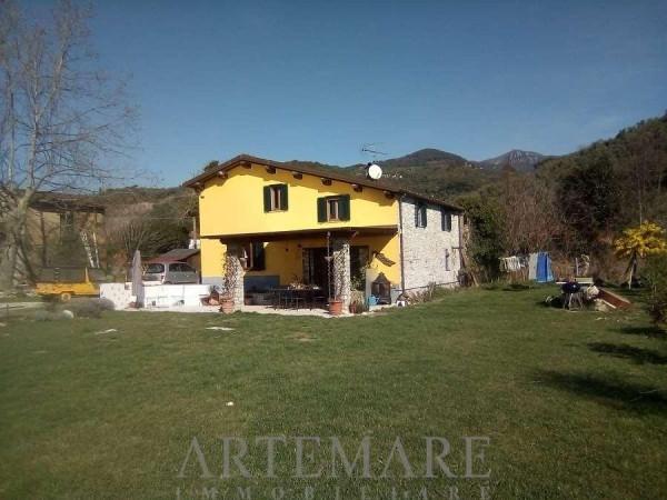 Villa bifamiliare in vendita a Pietrasanta