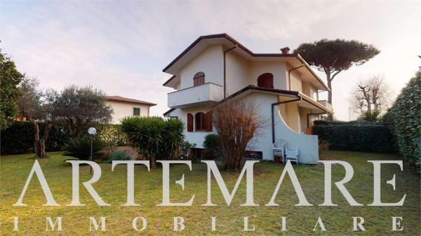 Villa bifamiliare in vendita a Forte Dei Marmi