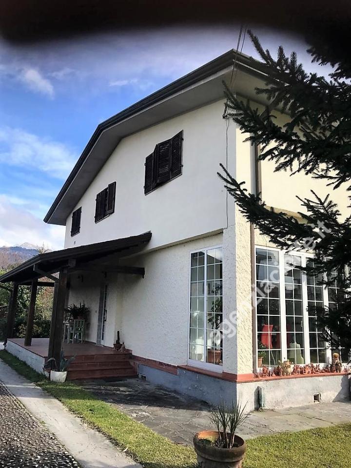Casa indipendente in vendita a Massa
