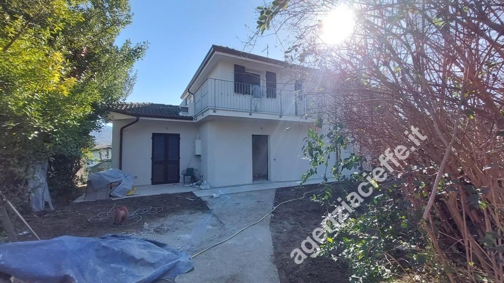 Casa indipendente in vendita a Massa